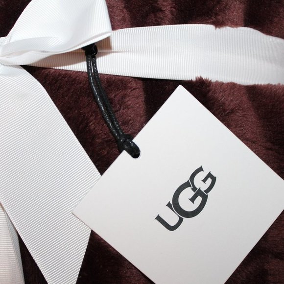 UGG | Bedding | Nwt Ugg Burgundy Velvet Plush Throw 5 X 70 | Poshmark